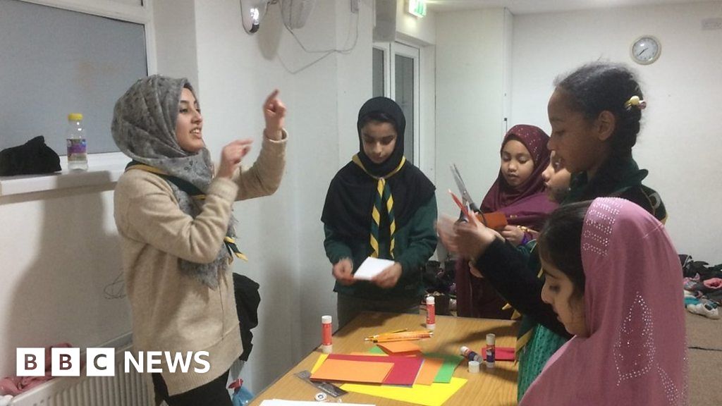 Kickboxing and Cub Scouts at a Cardiff mosque - BBC News