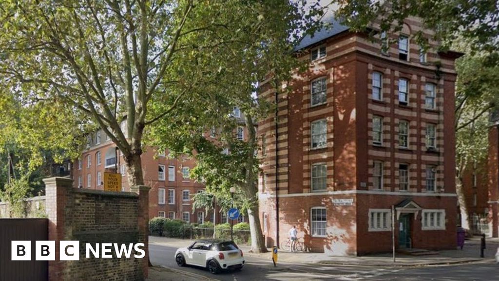 Shoreditch: Two injured in 'linked' crossbow attacks
