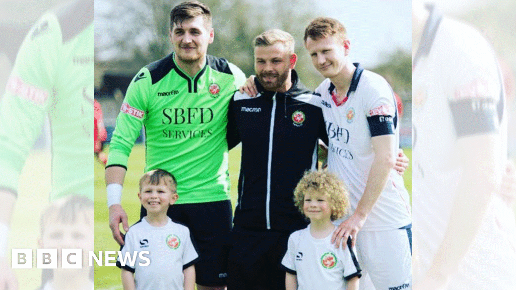 Trafford's Danny Frost returns for Colwyn Bay rematch - BBC News