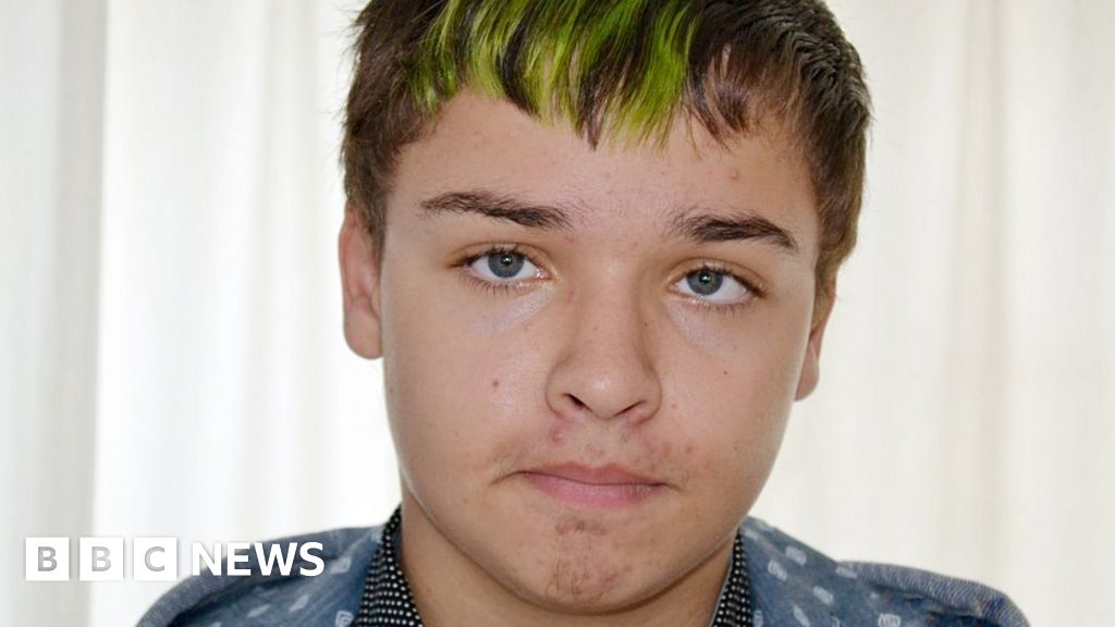 Birthday Honours 2018: Brain tumour survivor gets BEM - BBC News