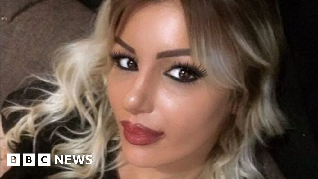 Turkish singer Hacer Tulu shot dead in nightclub - BBC News