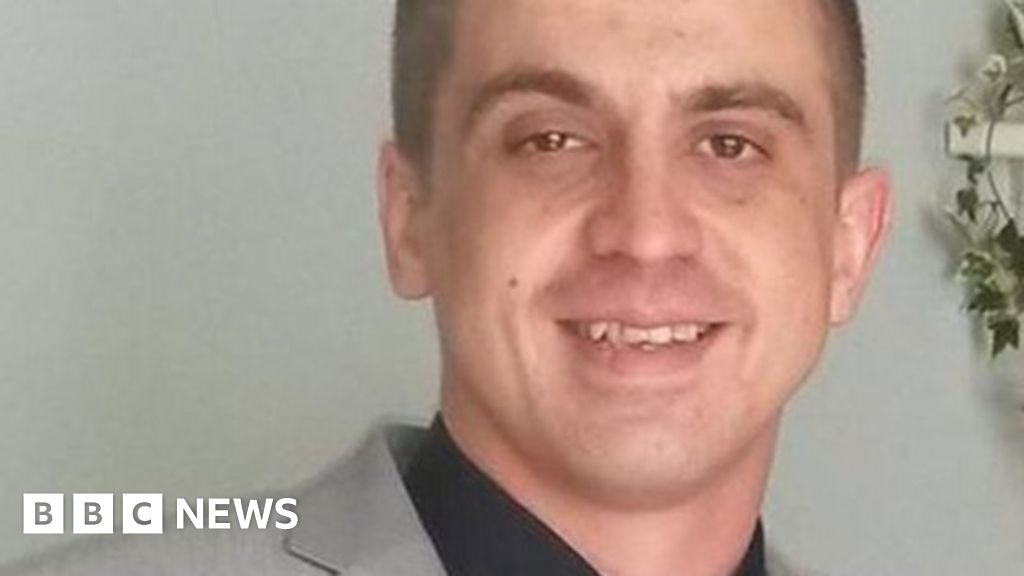 Men given 28 years in prison for Wrexham crossbow murder - BBC News