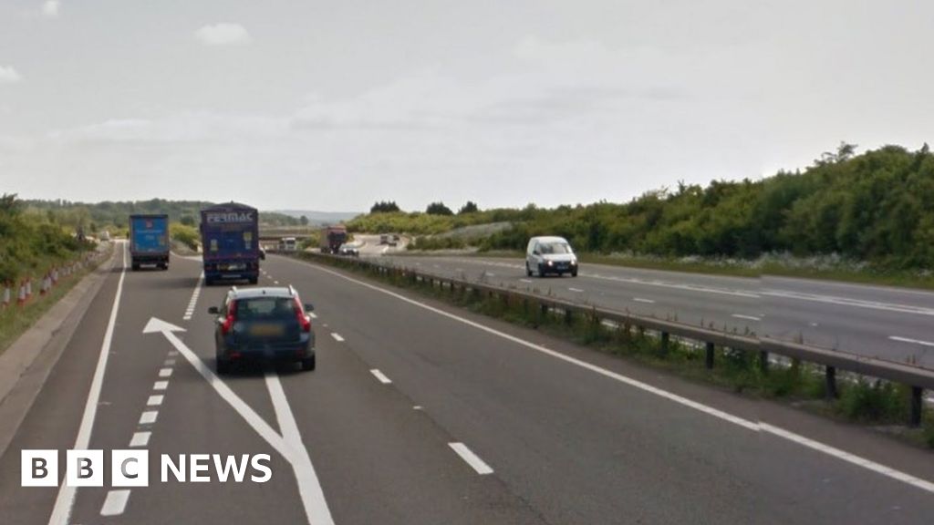 Woman dies in crash with lorry on A34 near Chieveley - BBC News