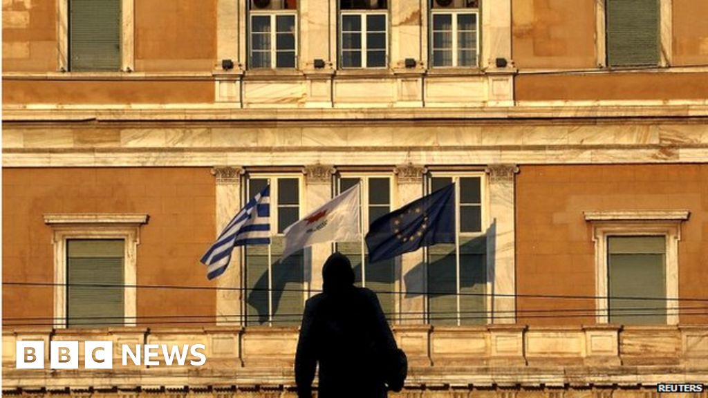 Greek debt crisis: Greece is 'one day closer to default' - BBC News