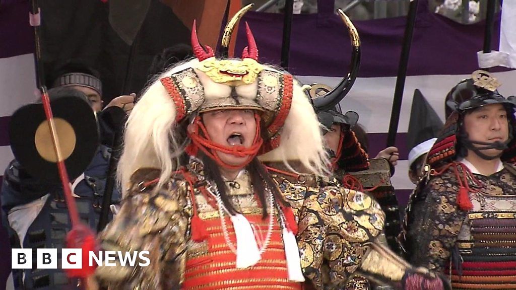 Thousands take part in Japanese samurai parade - BBC News