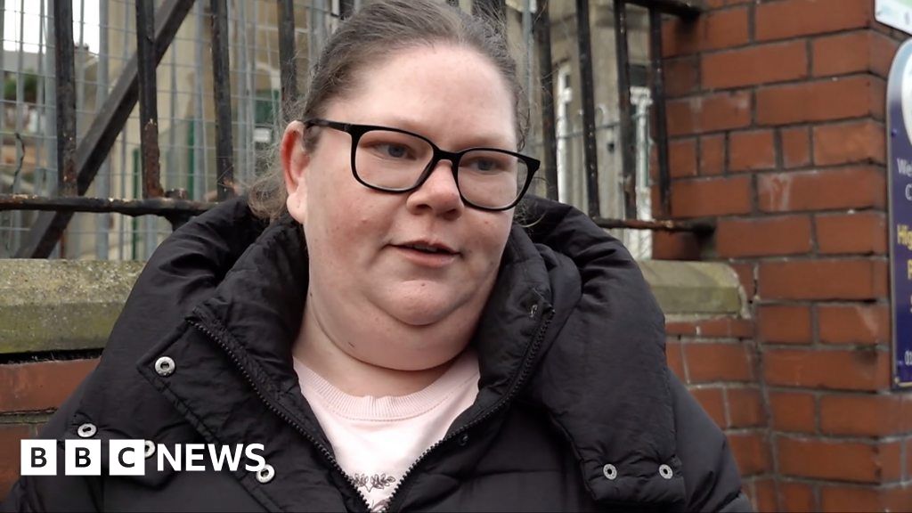 Teachers' strike: Mum says she will miss work as schools close - BBC News
