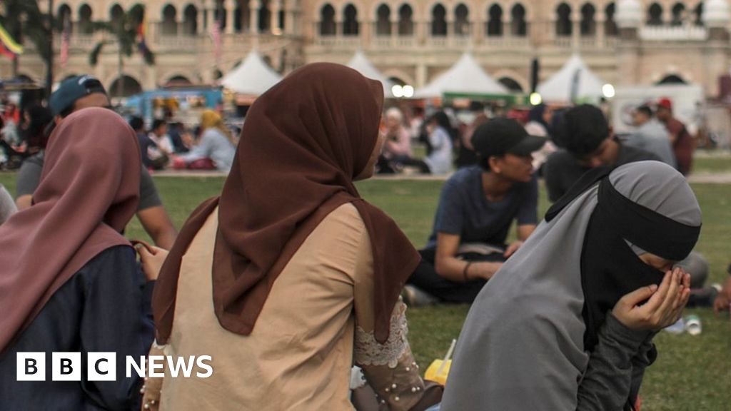 Child marriage involving bride of 11 sparks outrage in Malaysia - BBC News