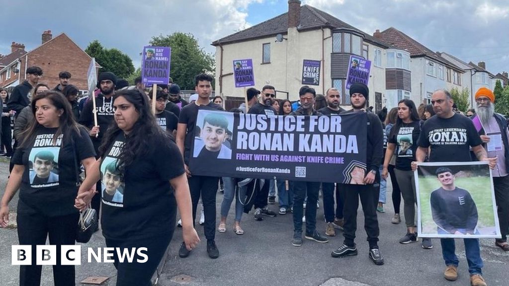 Ronan Kanda: Knife crime march following death of 16-year-old - BBC News