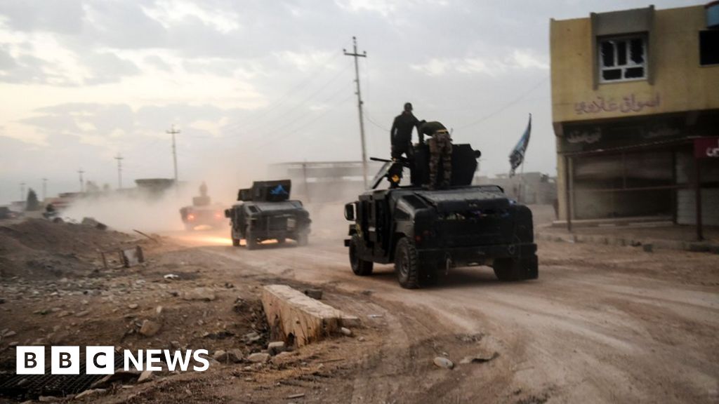 Mosul battle: Iraqi special forces enter city - BBC News