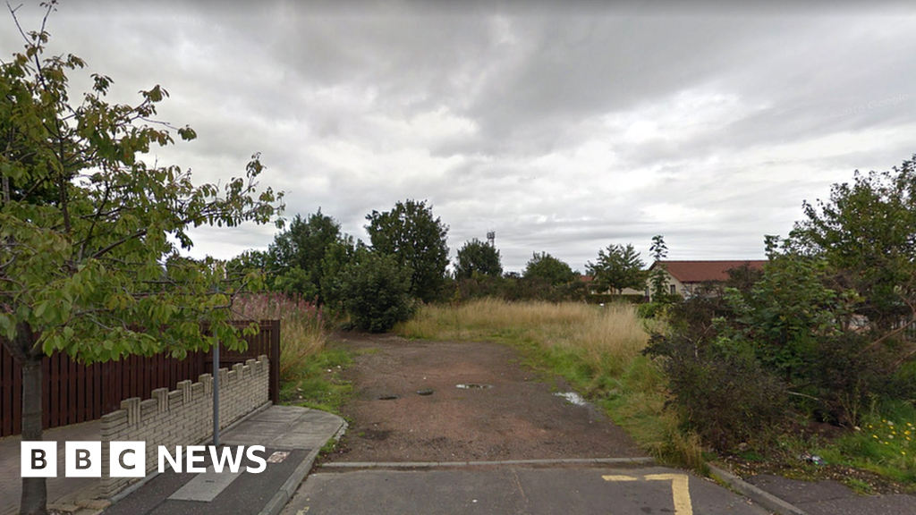 Teenager admits raping woman at knifepoint in Methil Teenager admits raping woman at knifepoint in Methil