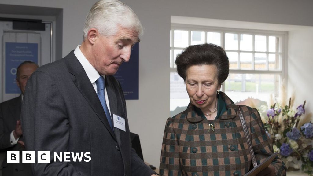 First Geographer Royal for Scotland in 118 years appointed - BBC News