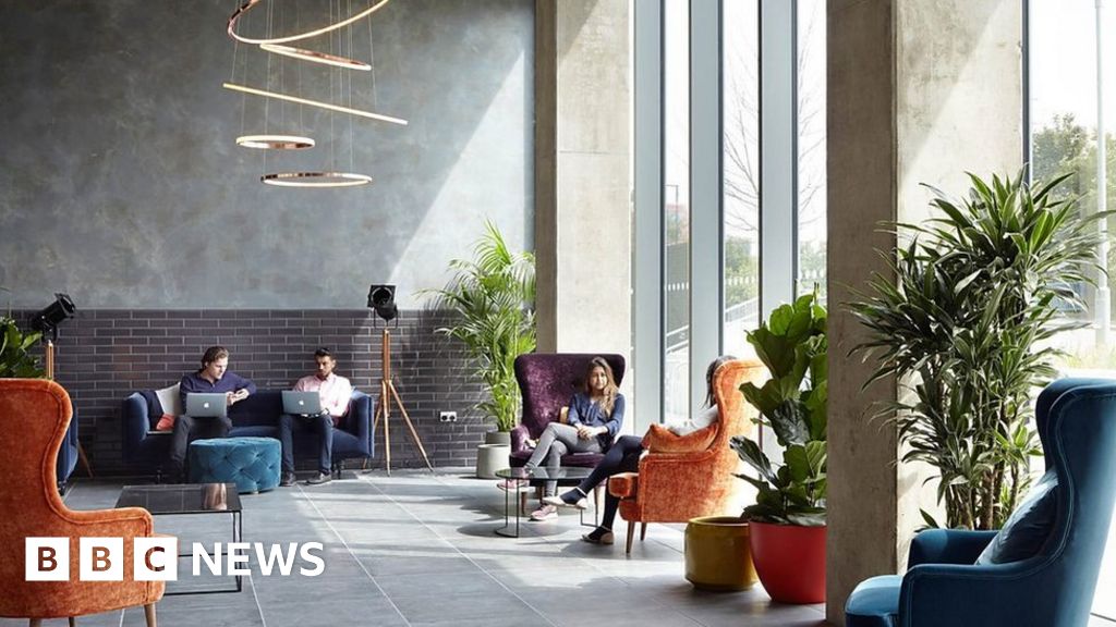 What is collective living like in London? - BBC News