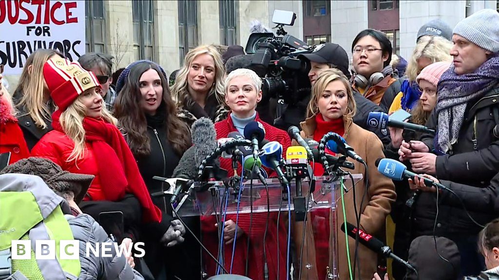 Weinstein accusers take questions outside criminal court - BBC News
