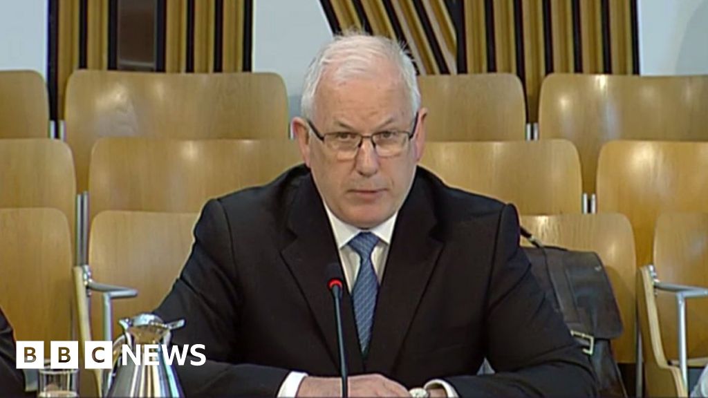 Scottish Police Authority chief refuses to step down - BBC News