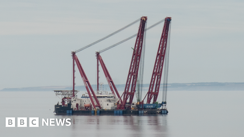 Hinkley Point: floating cranes arrive for cooling project at power ...