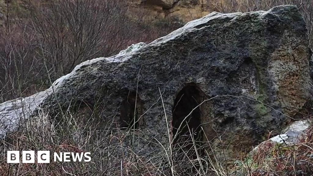Hairy Bob's Cave: The story behind the Scarborough landmark - BBC News