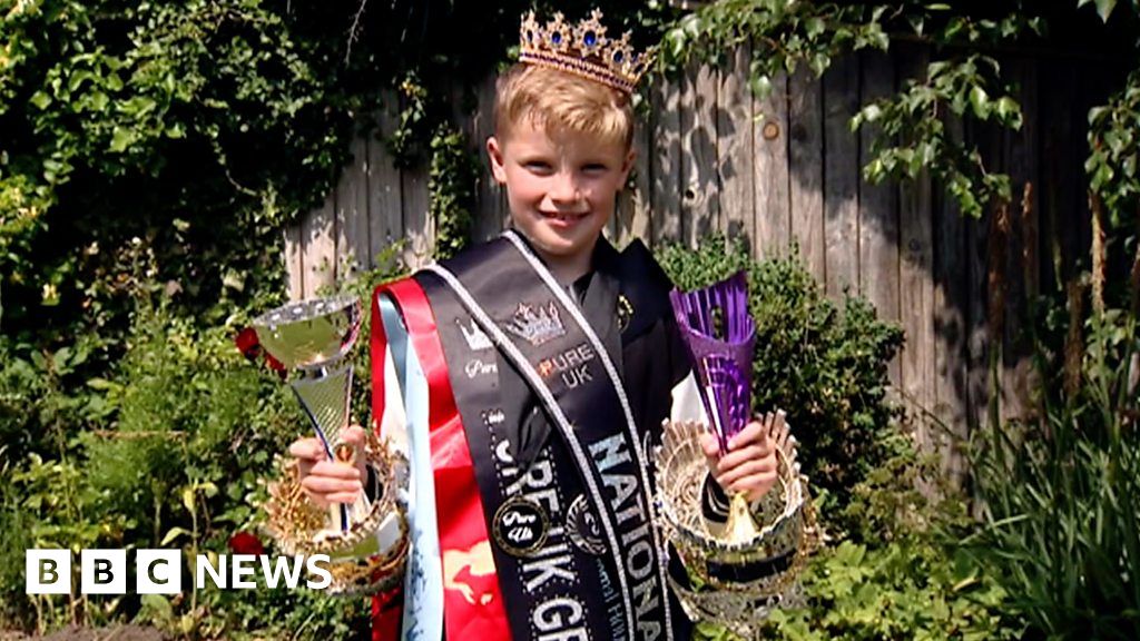 Dorset pageant king beats the school bullies