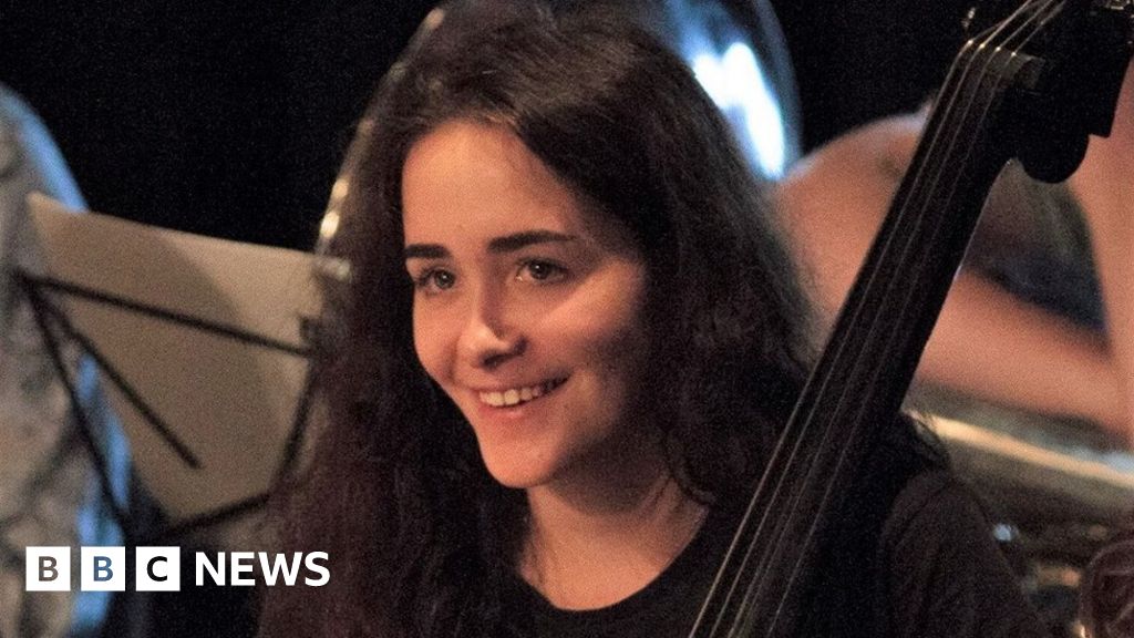 Concerts for Lincoln crash musicians Alex Ross and Sian Chambers - BBC News