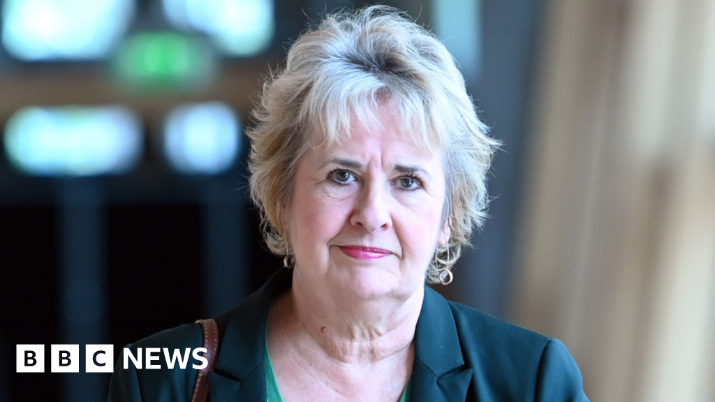 SNP minister Roseanna Cunningham to stand down as MSP - BBC News
