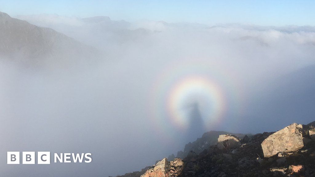 Hillwalker describes 'brocken spectre' on Glen Coe mountain - BBC News