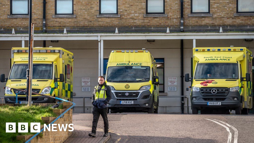 Secamb: Concern raised over paramedics leaving due to bullying - BBC News