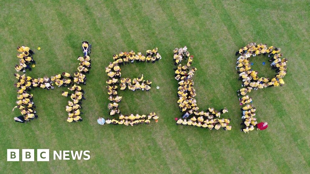 Governors stage 'strike' over funding - BBC News