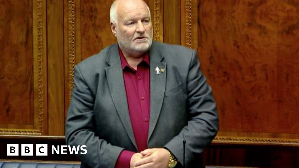 Police warn DUP's David Hilditch about paramilitary threat - BBC News