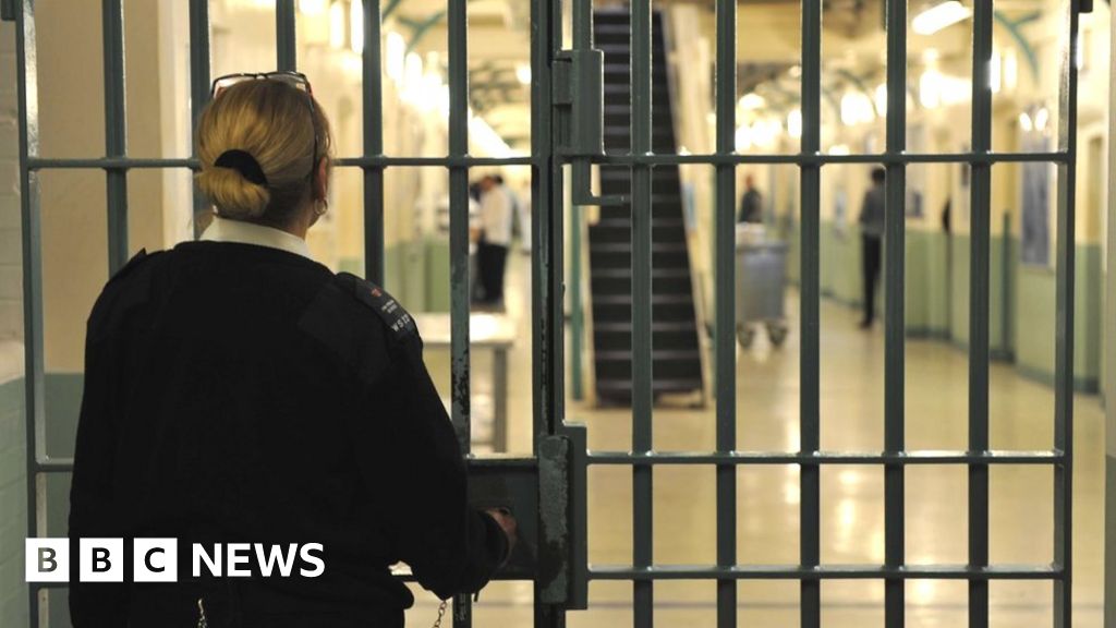 HMP Doncaster locks to be changed after inmate key theft - BBC News