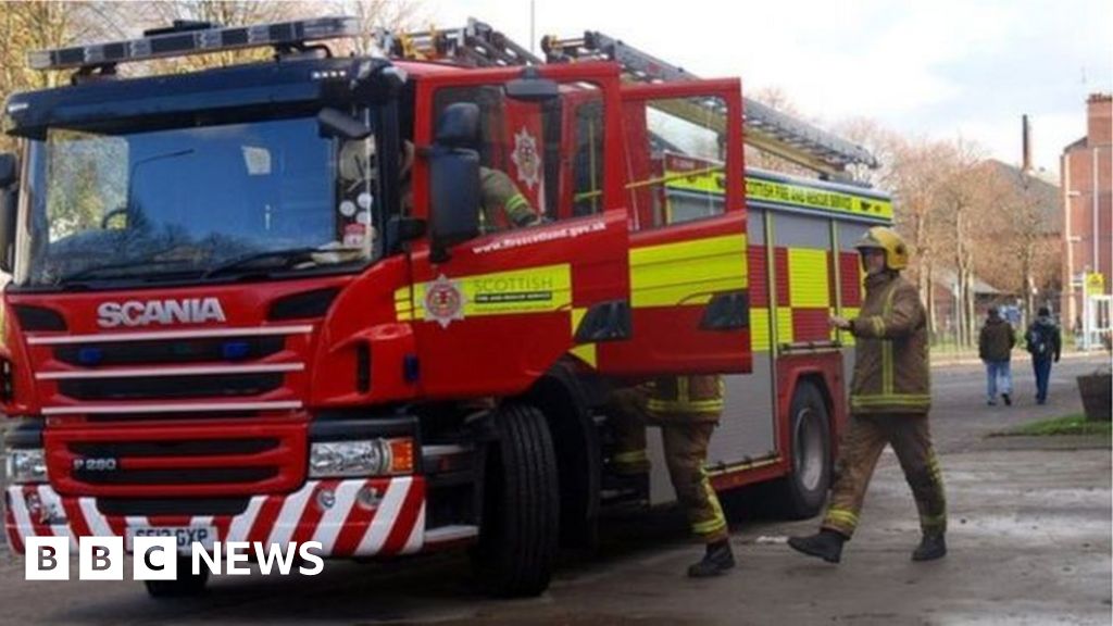 Man dies in a fire at a flat in Airdrie - BBC News