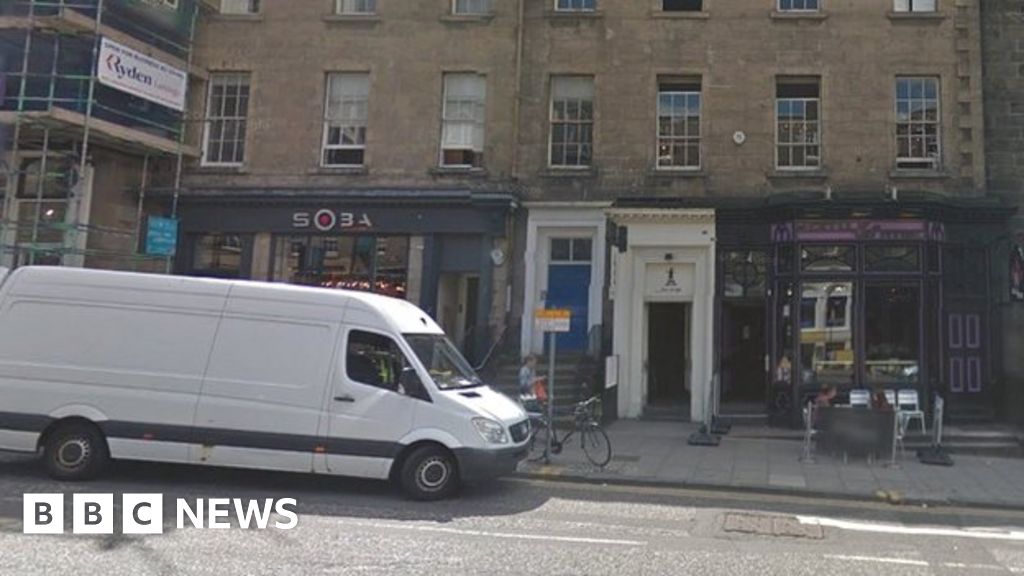 Man seriously injured in 'brutal attack' in Edinburgh - BBC News