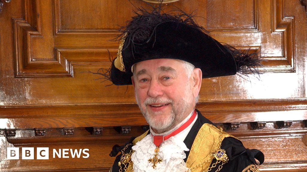 Former Lord Mayor David Gemmell to have civic funeral at Hull Minster ...