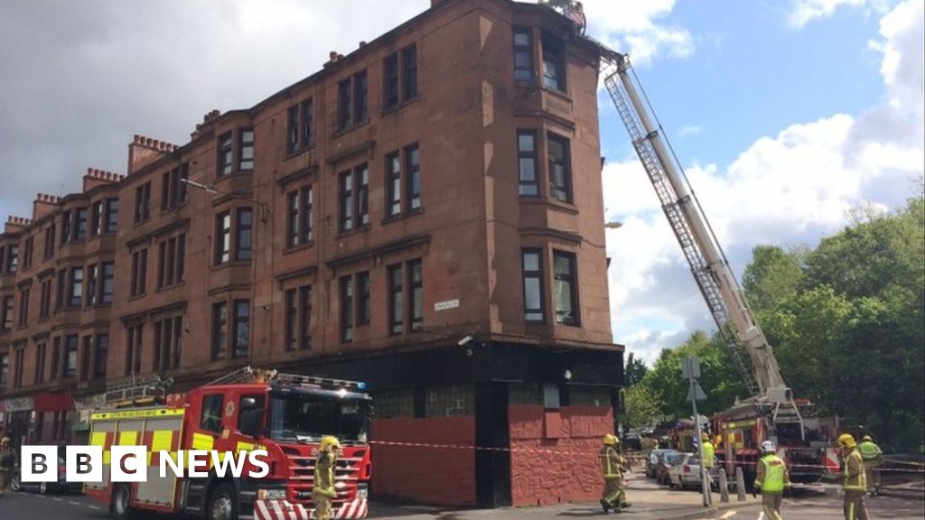 Fire crews called to tenement blaze in Glasgow - BBC News