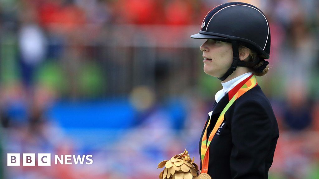 Eight-time Paralympic Gold medallist 'stranded' on train - BBC News