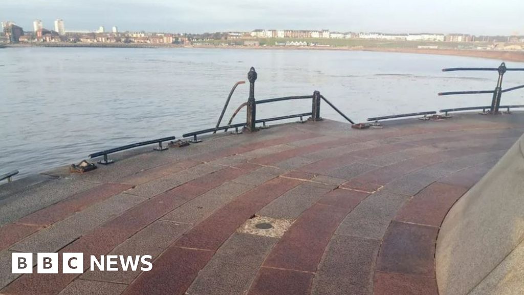 Repairs to Sunderland piers to cost nearly £2m - BBC News
