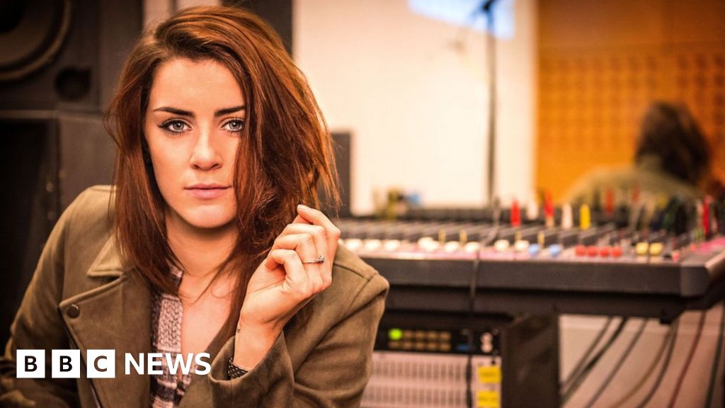 Eurovision: X Factor singer Lucie Jones to represent UK - BBC News