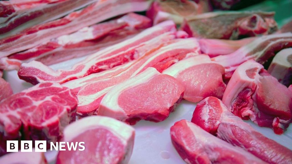 China to cut import tariffs on pork and tech parts - BBC News