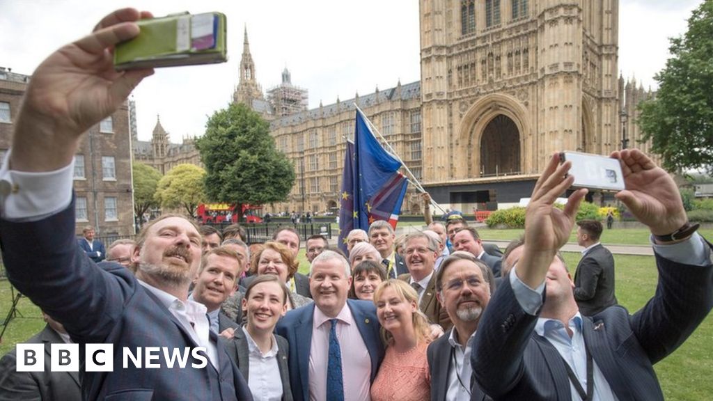 Dramatic tactics grab the headlines - BBC News