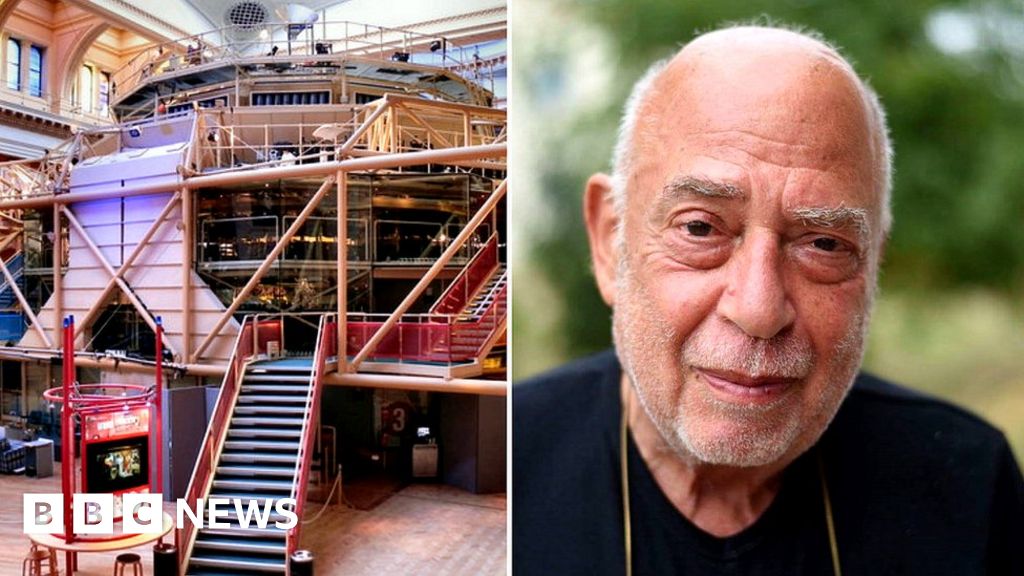 Braham Murray: Manchester Royal Exchange Theatre founder dies - BBC News
