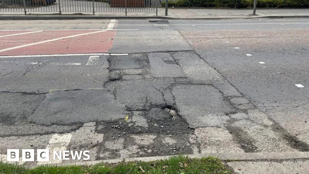 Potholes: 'Outrageous' number of potholes in Northland Road - BBC News