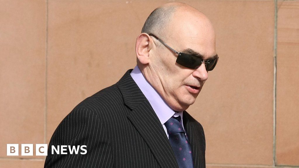 Stephen Short jailed after Dark Justice internet sting - BBC News