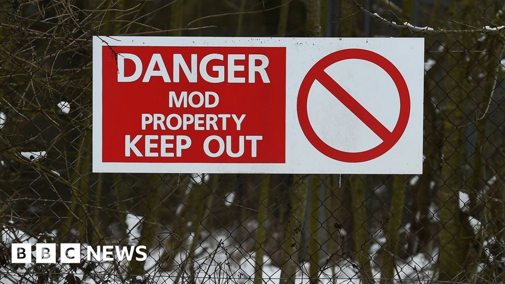 Russian spy: Inside UK lab that identified nerve agent - BBC News