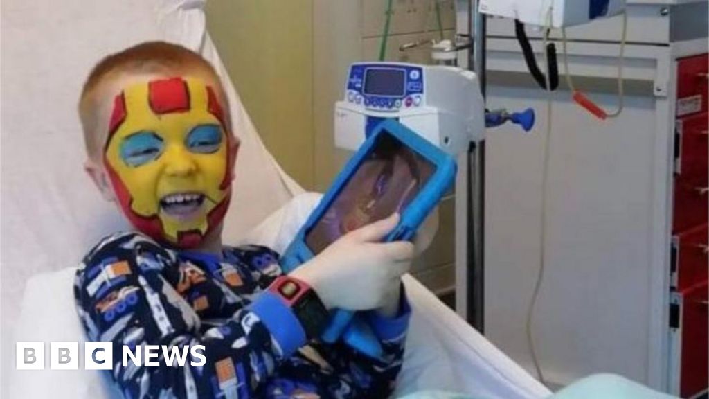 Coronavirus: Child health fears as parents avoid hospitals - BBC News