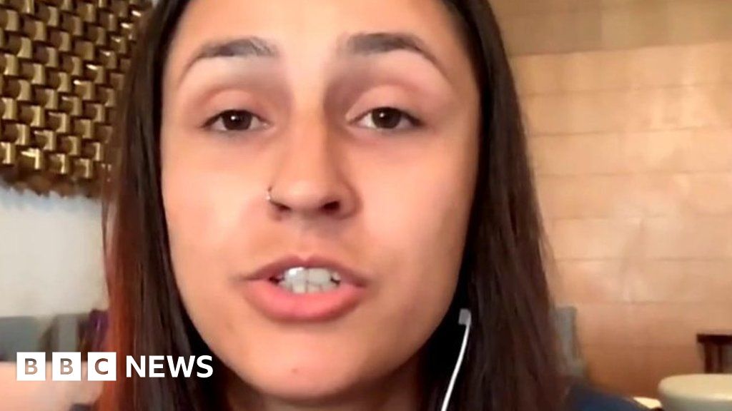 Thomas Cook collapse: 'The hotel tried to stop us leaving' - BBC News