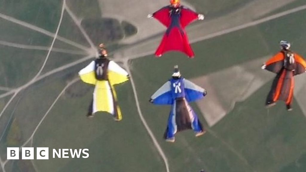 First Wingsuit World Cup held in Wiltshire, UK - BBC News