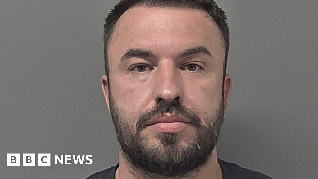 Hull drugs gang ringleader jailed for four years - BBC News