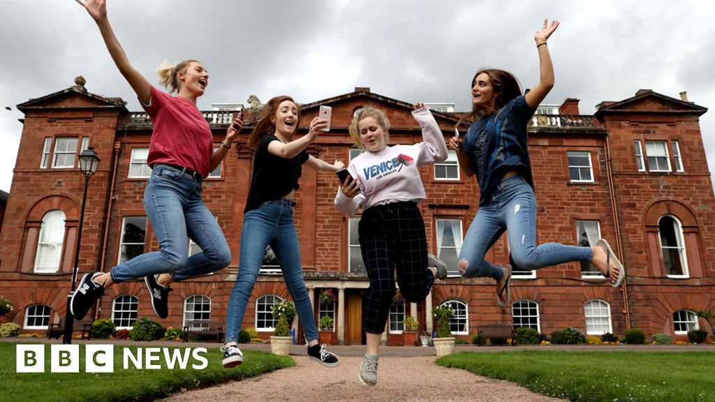 Scottish exams: School pupils receive results - BBC News