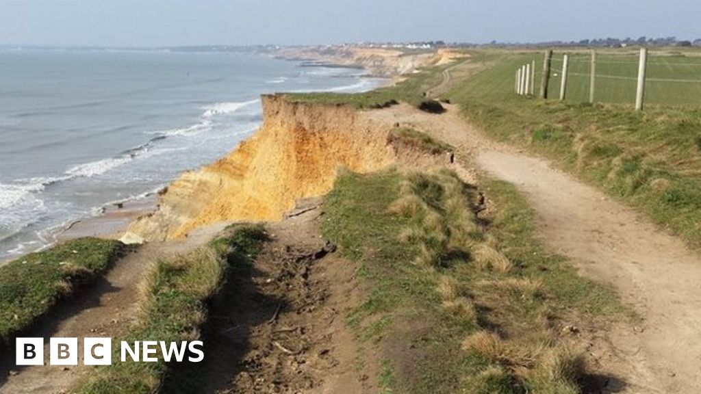 Milford-on-Sea: 67-year-old man survives 100 meter cliff fall - BBC News