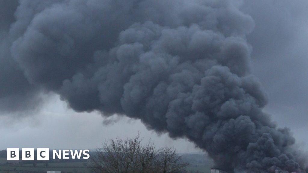 How fire destroyed Ocado warehouse in Andover - BBC News