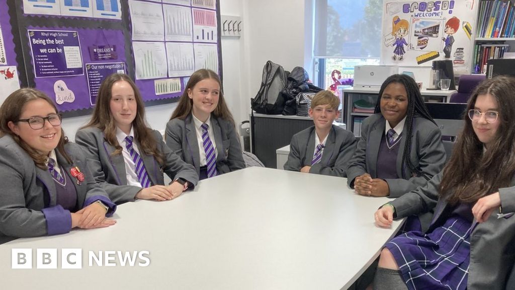 Rhyl High School's shorter days to get some pupils back - BBC News