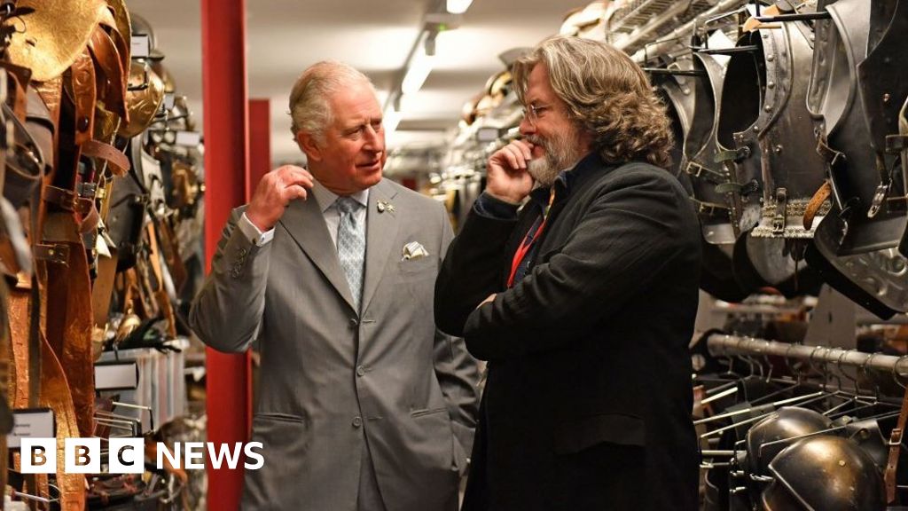 RSC veteran Gregory Doran 'delighted' at knighthood honour - BBC News